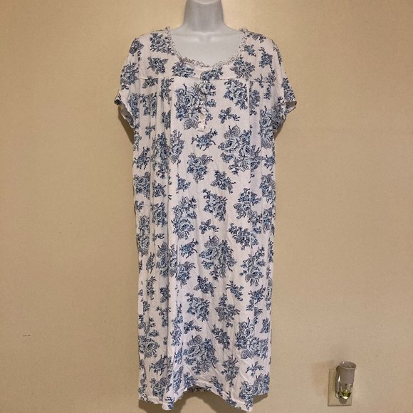 Laura Ashley | Intimates & Sleepwear | Laura Ashley Knit Roses Floral ...